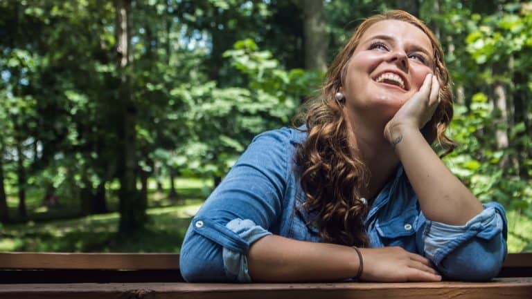 How to Write an Apology Email for Forgetting an Attachment?